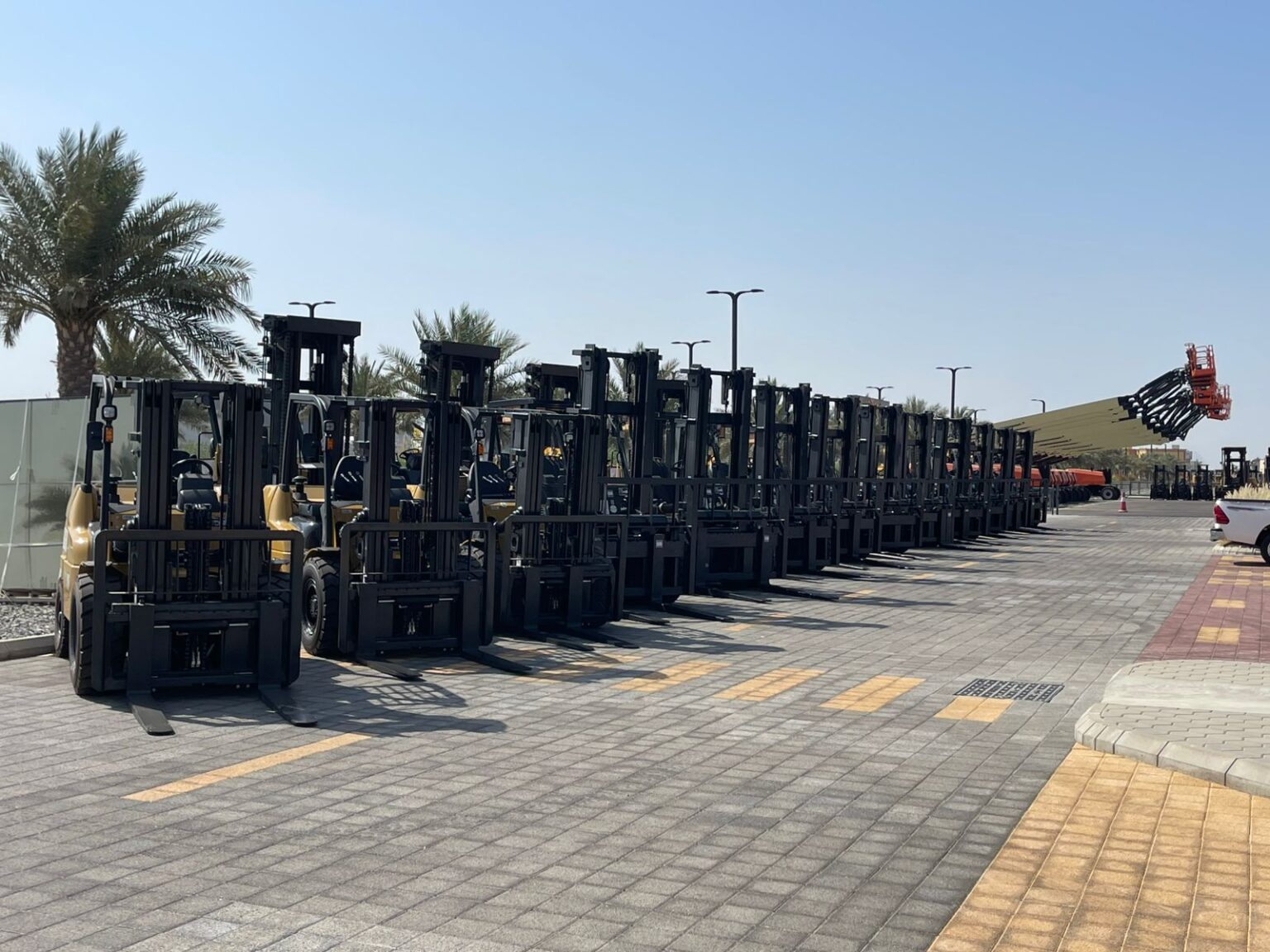 EJAR Supplies CAT Forklifts to Jeddah Islamic Port – Zahid Group